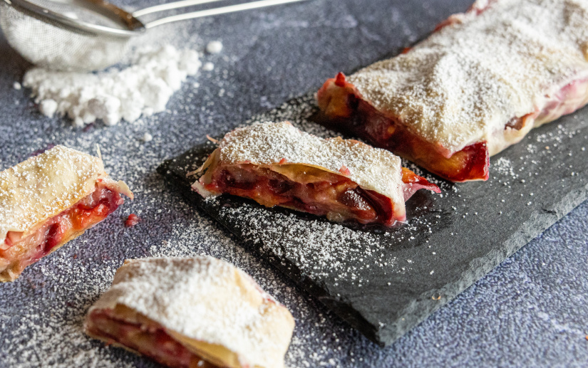 Zwetschkenstrudel - Backen mit Christina